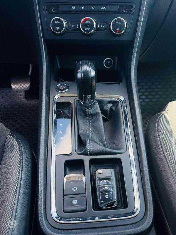 Grey SEAT Ateca 2019 in Siauliai, with an engine capacity of 1.60 L and mileage of 243 thousand km for 12900 €, photo 7 on AUTOMOTO.COM.LV