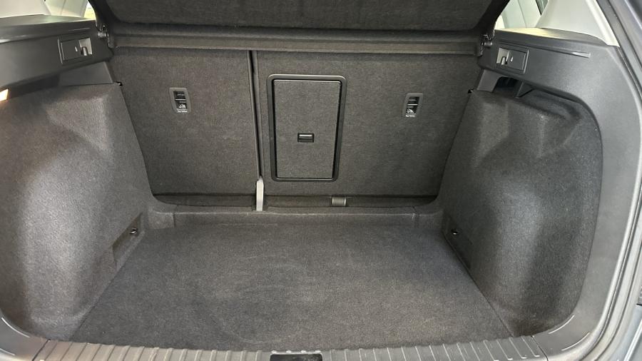 Pelēks SEAT Ateca 2023 Rīga, ar dzinēja tilpumu 1.50 L un nobraukumu 41 tūkst. km par 2290000 €, foto 13 vietnē AUTOMOTO.COM.LV