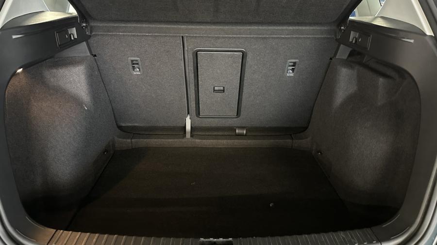 Pelēks SEAT Ateca 2023 Rīga, ar dzinēja tilpumu 1.50 L un nobraukumu 45 tūkst. km par 2290000 €, foto 13 vietnē AUTOMOTO.COM.LV
