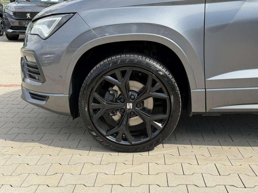Grey SEAT Ateca 2023 in Siauliai, with an engine capacity of 1.97 L and mileage of 137 thousand km for 21990 €, photo 9 on AUTOMOTO.COM.LV