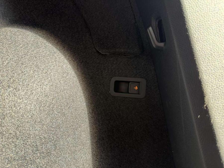 Grey SEAT Ateca 2023 in Siauliai, with an engine capacity of 1.97 L and mileage of 137 thousand km for 21990 €, photo 24 on AUTOMOTO.COM.LV