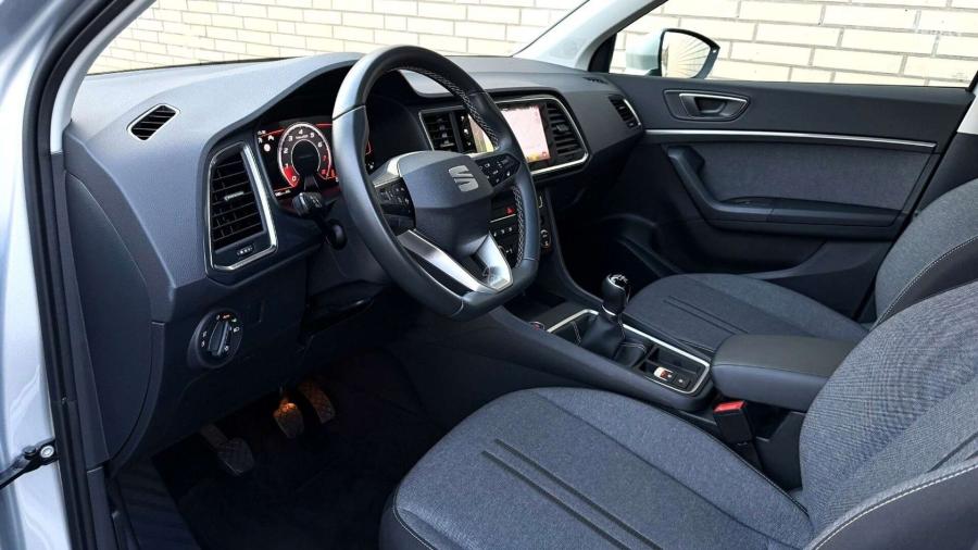 Grey SEAT Ateca 2024 in Kaunas, with an engine capacity of 1.50 L and mileage of 30 thousand km for 25647 €, photo 9 on AUTOMOTO.COM.LV