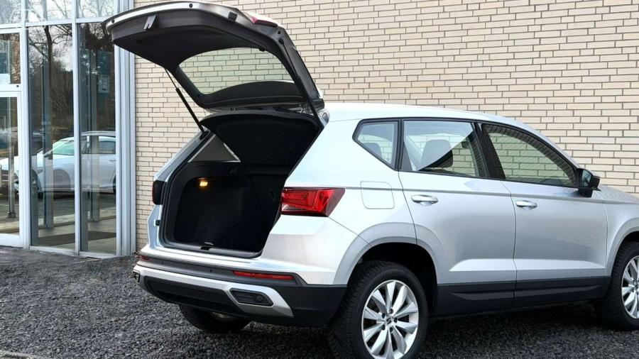Grey SEAT Ateca 2024 in Kaunas, with an engine capacity of 1.50 L and mileage of 30 thousand km for 25647 €, photo 30 on AUTOMOTO.COM.LV