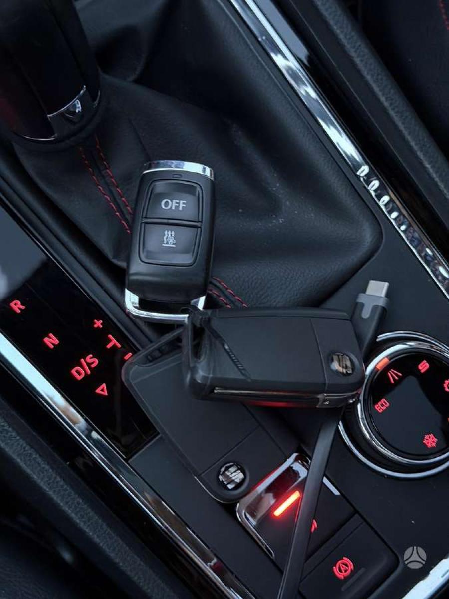 Red SEAT Ateca 2020 in Vilnius, with an engine capacity of 1.97 L and mileage of 200 thousand km for 18499 €, photo 7 on AUTOMOTO.COM.LV