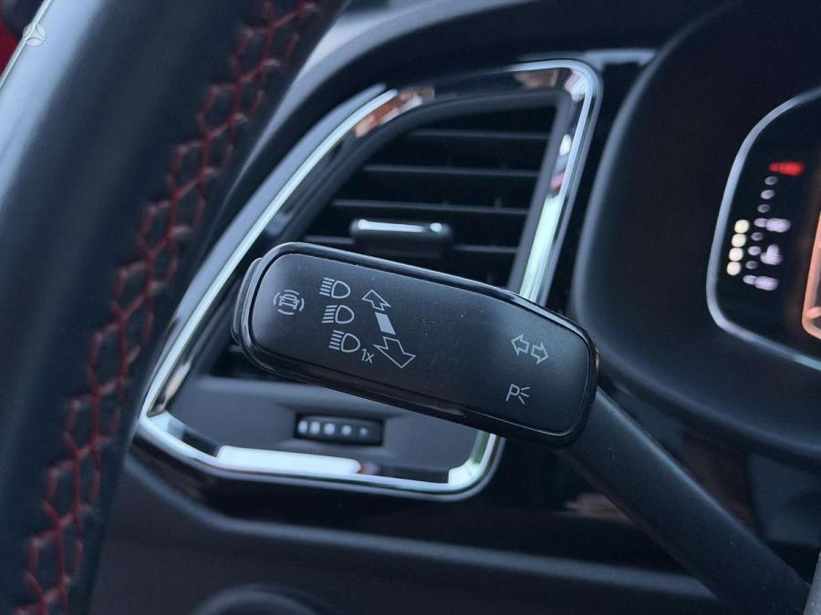 Red SEAT Ateca 2020 in Vilnius, with an engine capacity of 1.97 L and mileage of 200 thousand km for 18499 €, photo 36 on AUTOMOTO.COM.LV