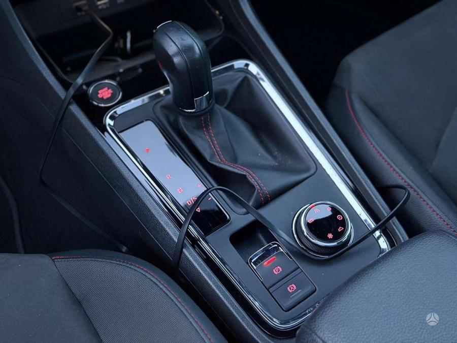 Red SEAT Ateca 2020 in Vilnius, with an engine capacity of 1.97 L and mileage of 200 thousand km for 18499 €, photo 39 on AUTOMOTO.COM.LV