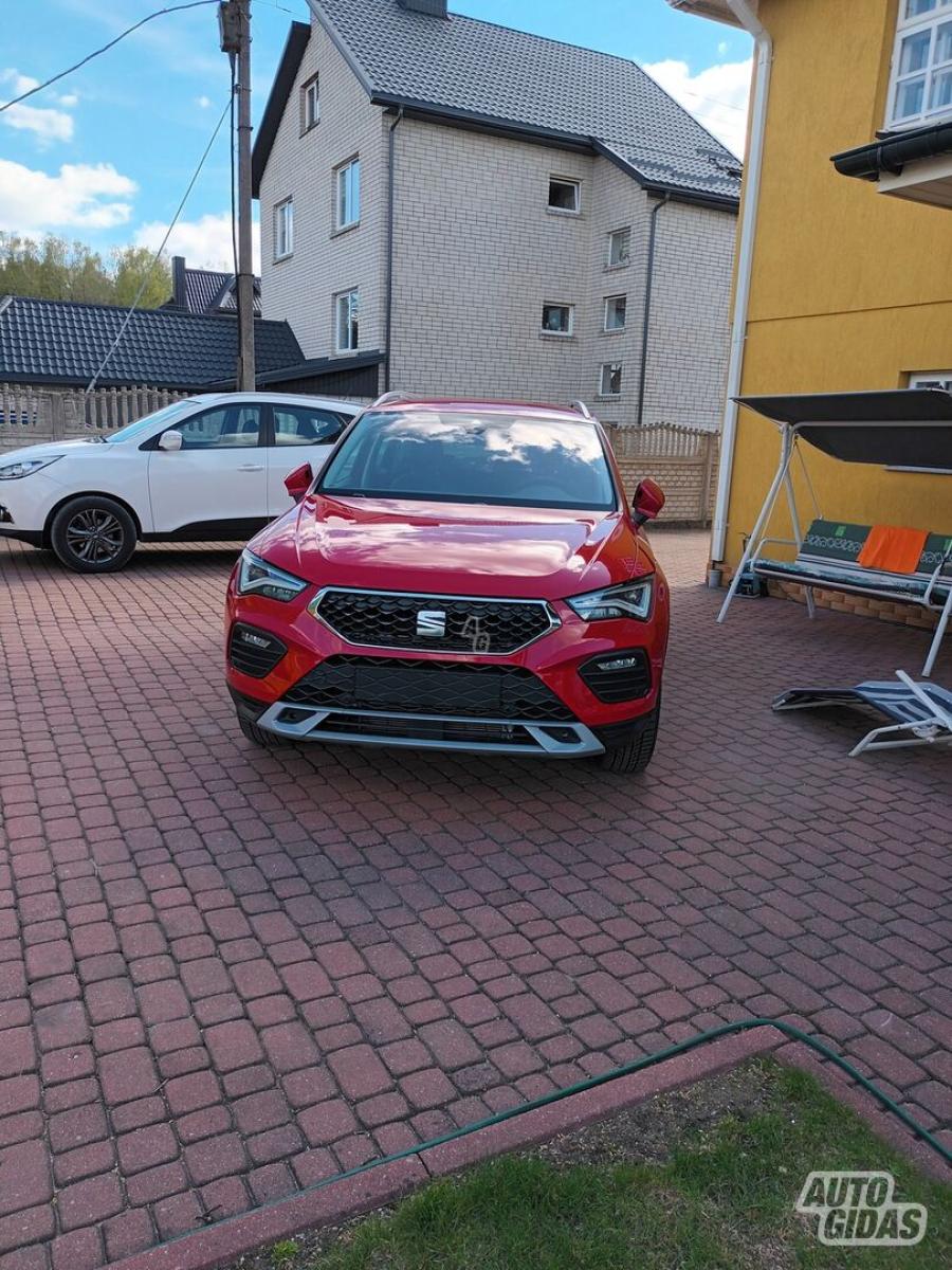 Red SEAT Ateca 2024 in Marijampole, with an engine capacity of 2.00 L and mileage of 30 thousand km for 18500 €, photo 4 on AUTOMOTO.COM.LV