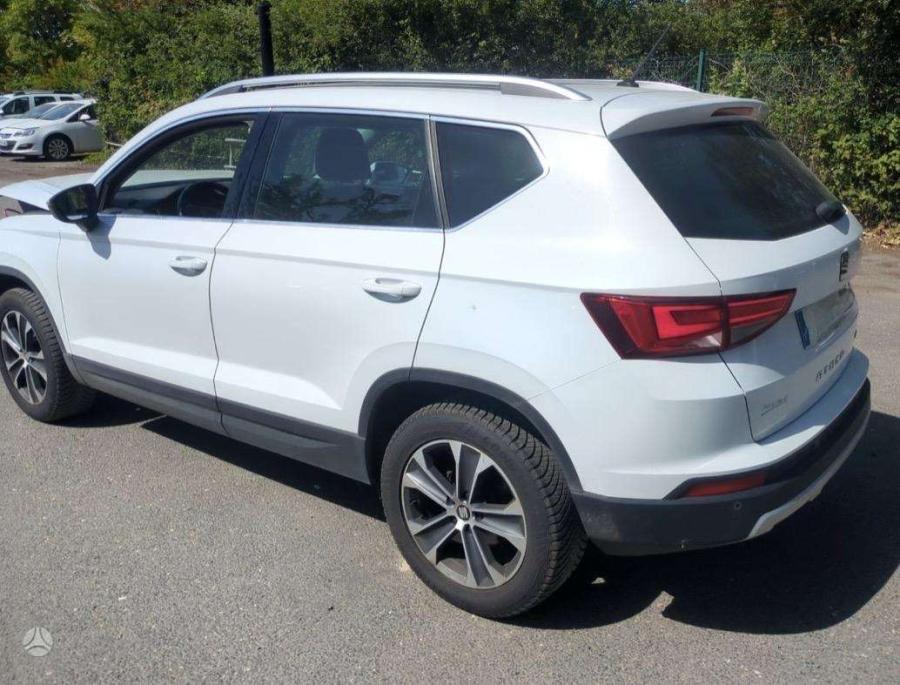 White SEAT Ateca 2016 in Taurage, with an engine capacity of 1.97 L and mileage of 215 thousand km for 8300 €, photo 5 on AUTOMOTO.COM.LV