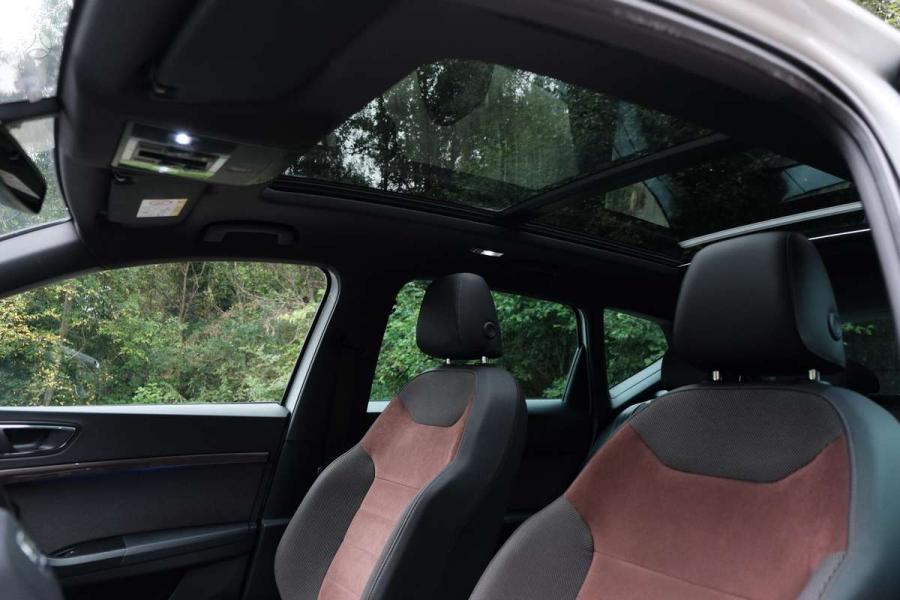 White SEAT Ateca 2016 in Taurage, with an engine capacity of 1.97 L and mileage of 298 thousand km for 10900 €, photo 16 on AUTOMOTO.COM.LV
