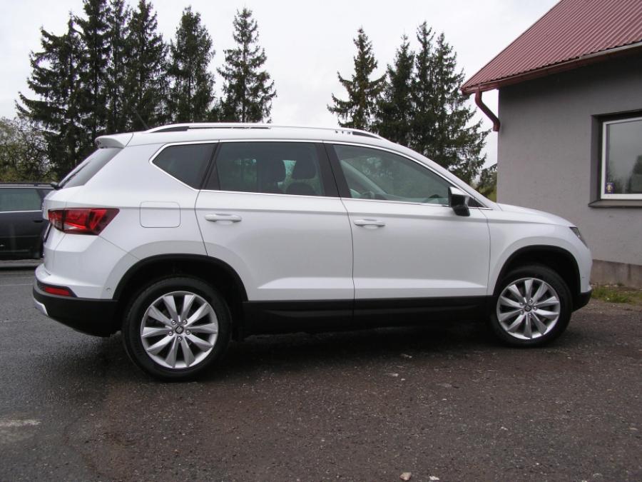 White SEAT Ateca 2017 in Riga, with an engine capacity of 1.60 L and mileage of 162 thousand km for 14950 €, photo 5 on AUTOMOTO.COM.LV