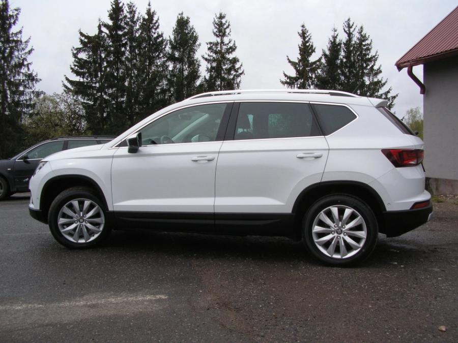 White SEAT Ateca 2017 in Riga, with an engine capacity of 1.60 L and mileage of 162 thousand km for 14950 €, photo 6 on AUTOMOTO.COM.LV
