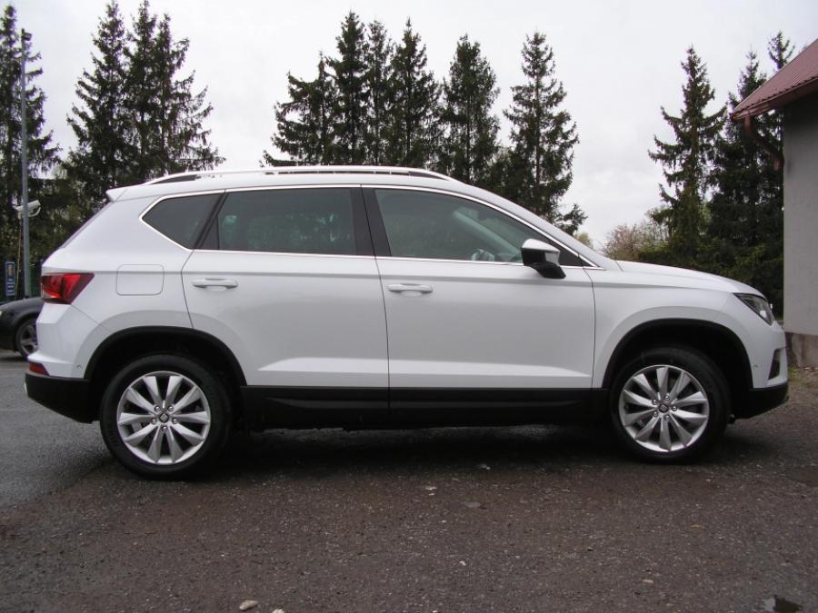 White SEAT Ateca 2017 in Riga, with an engine capacity of 1.60 L and mileage of 162 thousand km for 14950 €, photo 9 on AUTOMOTO.COM.LV
