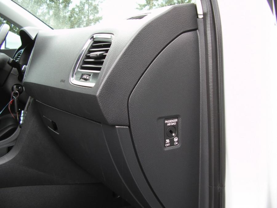 White SEAT Ateca 2017 in Riga, with an engine capacity of 1.60 L and mileage of 162 thousand km for 14950 €, photo 27 on AUTOMOTO.COM.LV