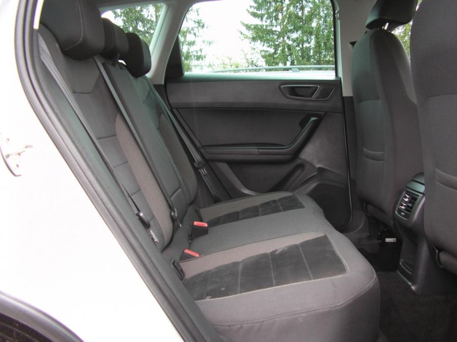 White SEAT Ateca 2017 in Riga, with an engine capacity of 1.60 L and mileage of 162 thousand km for 14950 €, photo 31 on AUTOMOTO.COM.LV