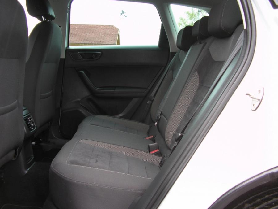 White SEAT Ateca 2017 in Riga, with an engine capacity of 1.60 L and mileage of 162 thousand km for 14950 €, photo 34 on AUTOMOTO.COM.LV