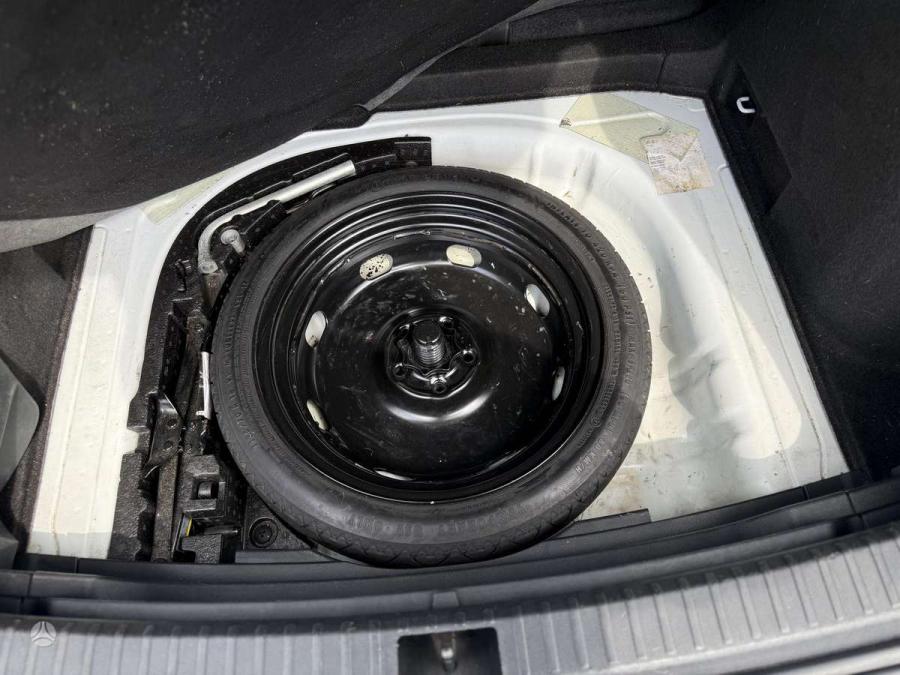 White SEAT Ateca 2017 in Utena, with an engine capacity of 1.60 L and mileage of 200 thousand km for 9950 €, photo 9 on AUTOMOTO.COM.LV