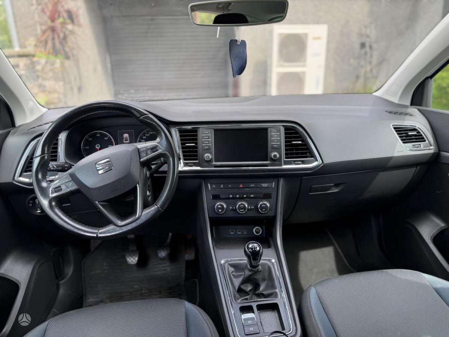 White SEAT Ateca 2017 in Utena, with an engine capacity of 1.60 L and mileage of 200 thousand km for 9950 €, photo 11 on AUTOMOTO.COM.LV