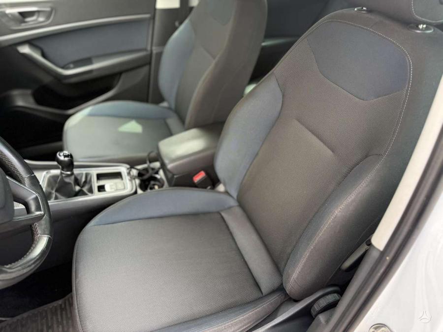 White SEAT Ateca 2017 in Utena, with an engine capacity of 1.60 L and mileage of 200 thousand km for 9950 €, photo 12 on AUTOMOTO.COM.LV