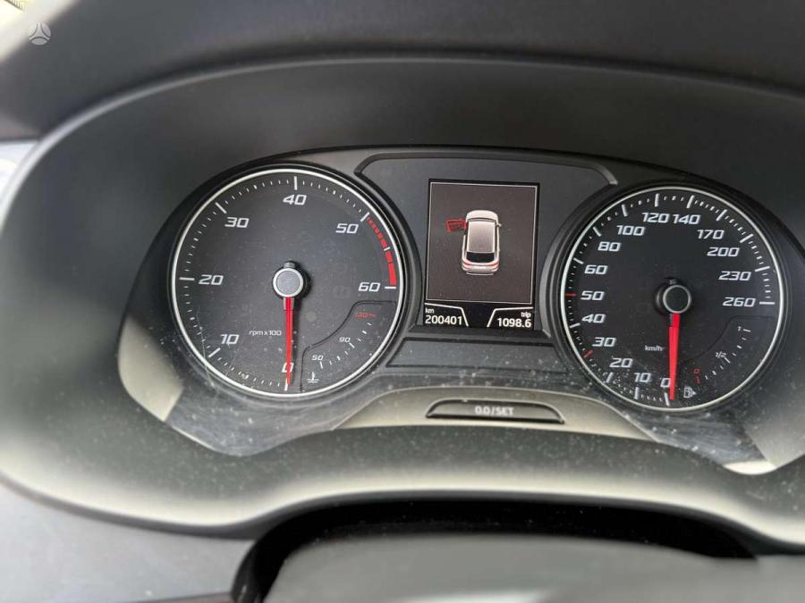White SEAT Ateca 2017 in Utena, with an engine capacity of 1.60 L and mileage of 200 thousand km for 9950 €, photo 14 on AUTOMOTO.COM.LV