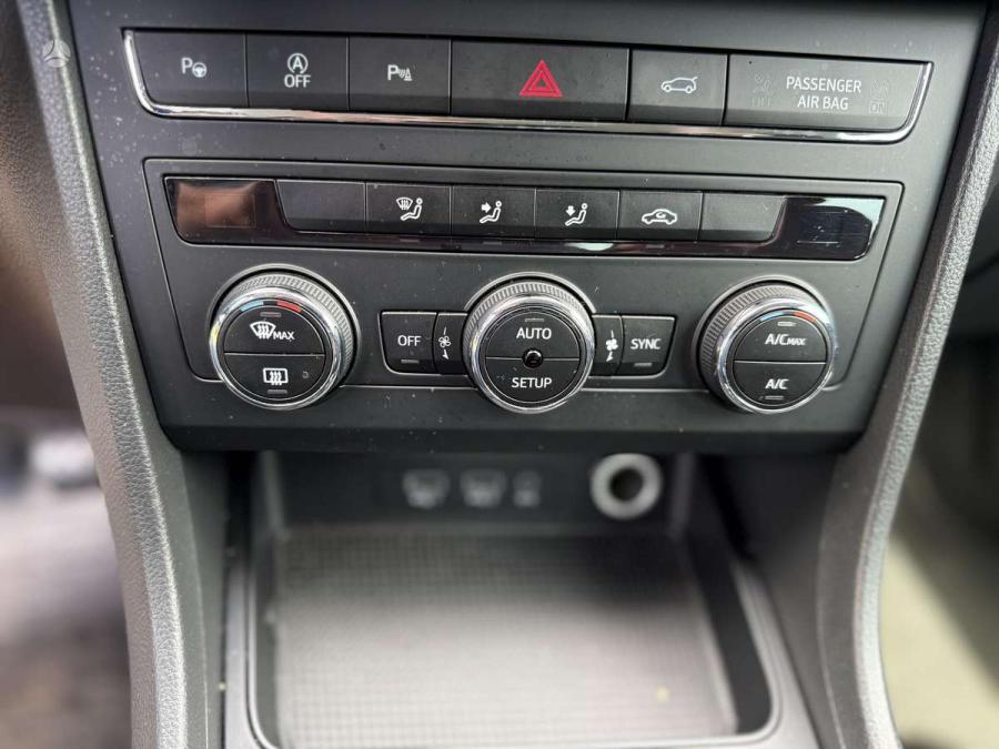 White SEAT Ateca 2017 in Utena, with an engine capacity of 1.60 L and mileage of 200 thousand km for 9950 €, photo 15 on AUTOMOTO.COM.LV
