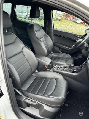 White SEAT Ateca 2017 in Panevezys, with an engine capacity of 1.97 L and mileage of 284 thousand km for 11900 €, photo 11 on AUTOMOTO.COM.LV