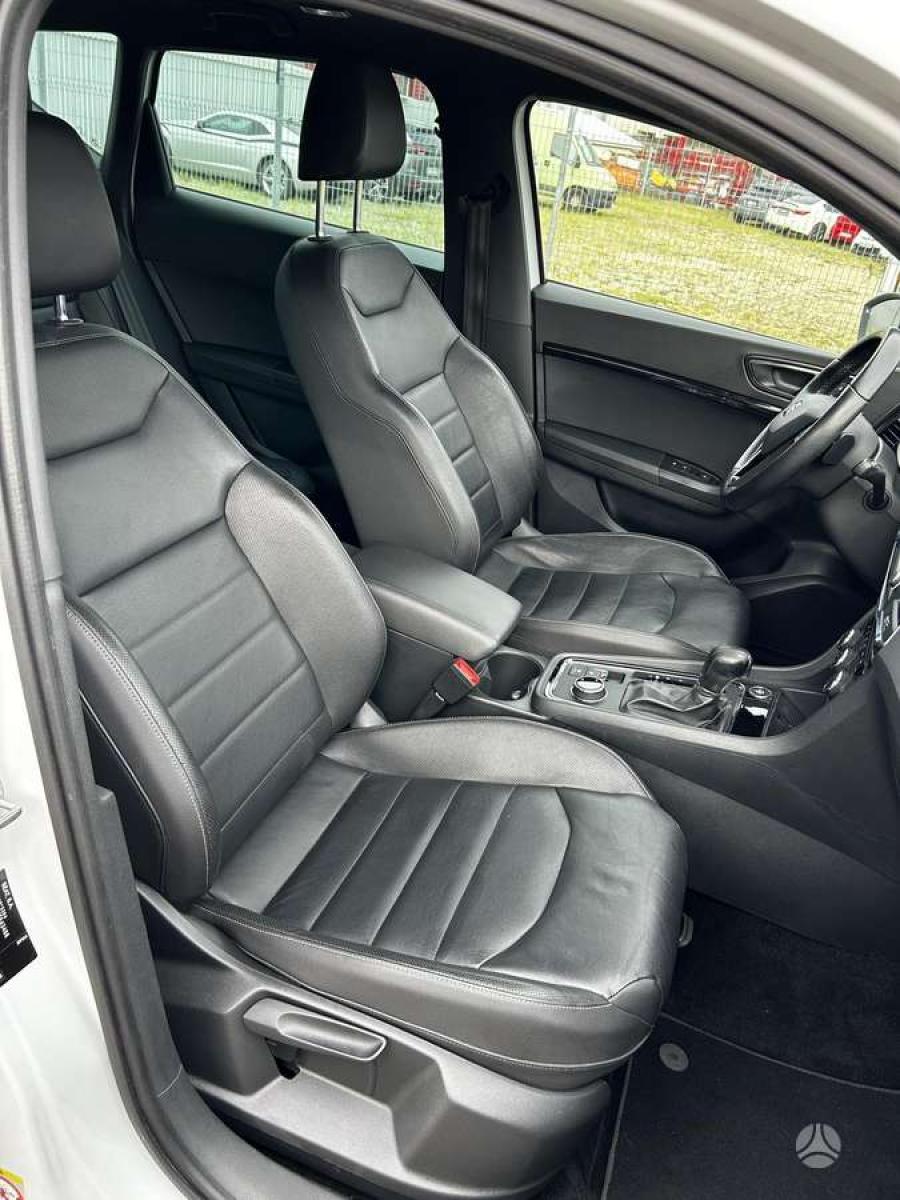 White SEAT Ateca 2017 in Panevezys, with an engine capacity of 1.97 L and mileage of 284 thousand km for 11900 €, photo 11 on AUTOMOTO.COM.LV