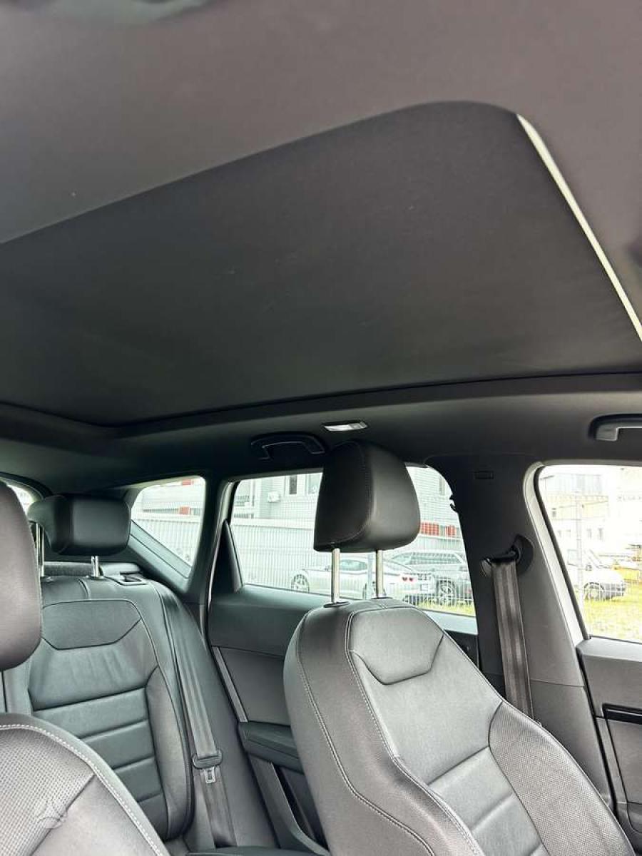 White SEAT Ateca 2017 in Panevezys, with an engine capacity of 1.97 L and mileage of 284 thousand km for 11900 €, photo 12 on AUTOMOTO.COM.LV