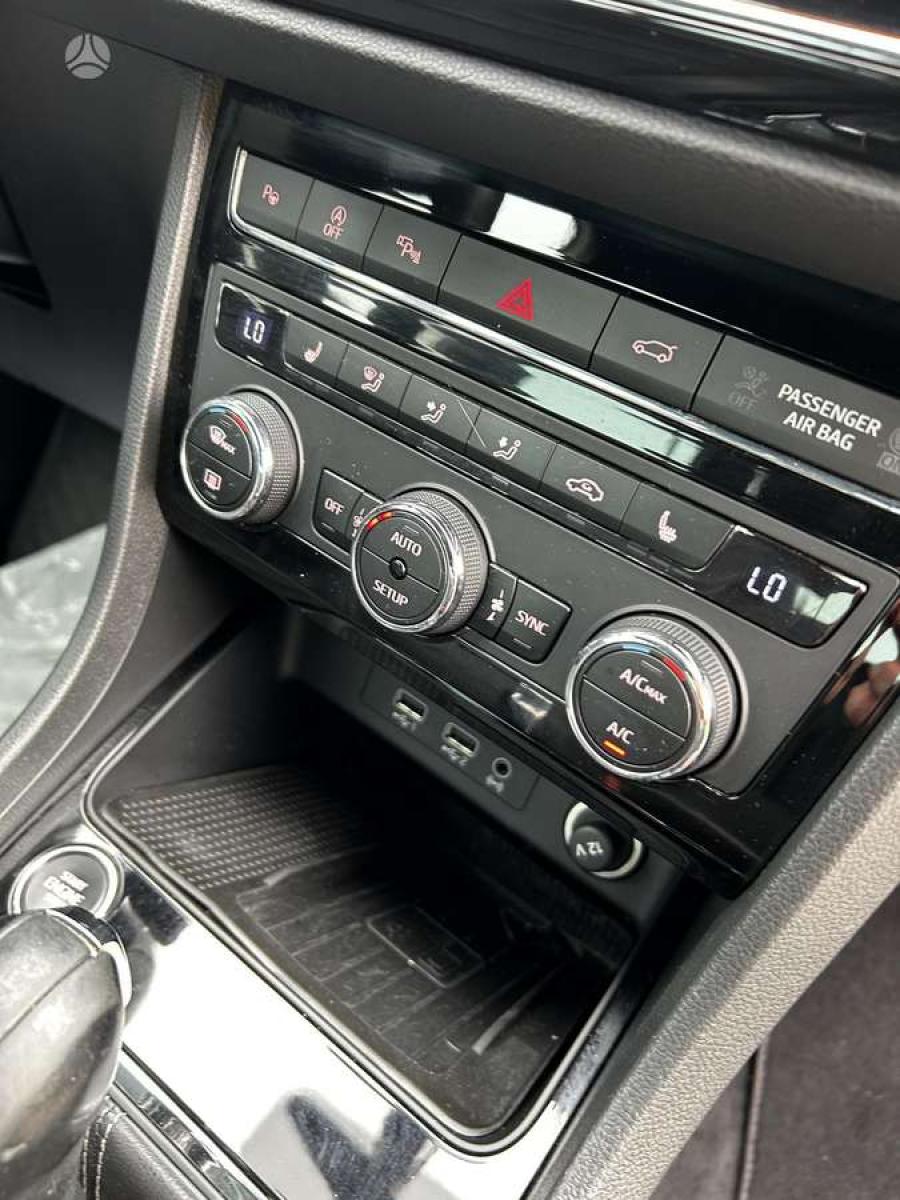 White SEAT Ateca 2017 in Panevezys, with an engine capacity of 1.97 L and mileage of 284 thousand km for 11900 €, photo 14 on AUTOMOTO.COM.LV