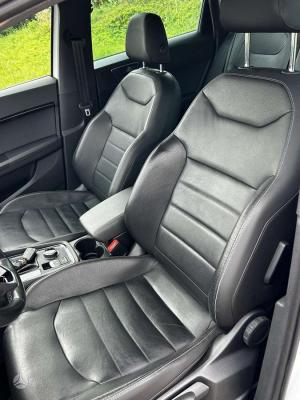 White SEAT Ateca 2017 in Panevezys, with an engine capacity of 1.97 L and mileage of 284 thousand km for 11900 €, photo 18 on AUTOMOTO.COM.LV