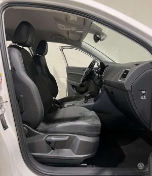 White SEAT Ateca 2019 in Klaipeda, with an engine capacity of 1.97 L and mileage of 224 thousand km for 12999 €, photo 19 on AUTOMOTO.COM.LV