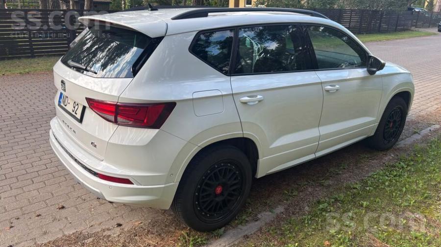 White SEAT Ateca 2019 in Riga, with an engine capacity of 1.50 L and mileage of 92 thousand km for 19490 €, photo 5 on AUTOMOTO.COM.LV