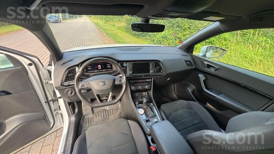 White SEAT Ateca 2019 in Riga, with an engine capacity of 1.50 L and mileage of 92 thousand km for 19490 €, photo 6 on AUTOMOTO.COM.LV
