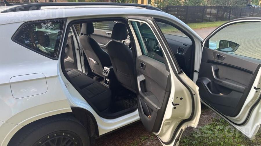 White SEAT Ateca 2019 in Riga, with an engine capacity of 1.50 L and mileage of 92 thousand km for 19490 €, photo 7 on AUTOMOTO.COM.LV