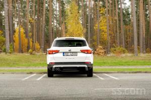 White SEAT Ateca 2019 in Riga, with an engine capacity of 1.50 L and mileage of 180 thousand km for 14490 €, photo 8 on AUTOMOTO.COM.LV