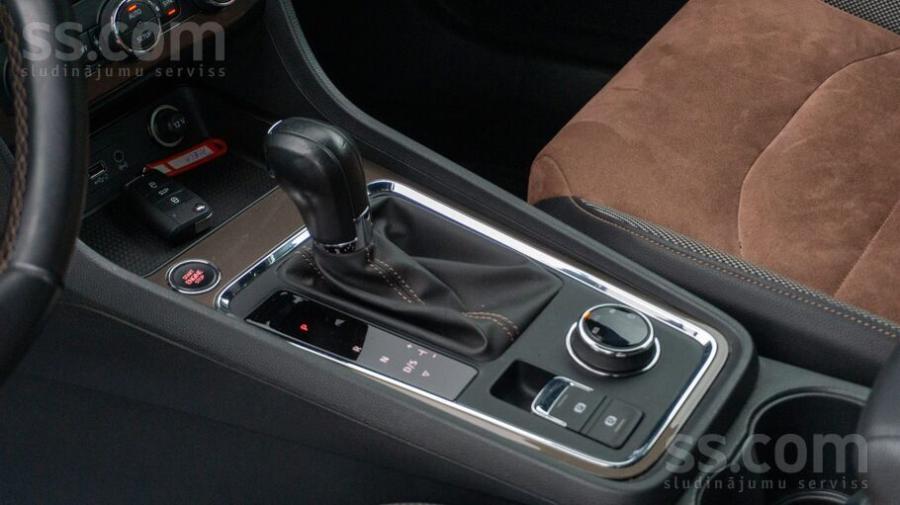 White SEAT Ateca 2019 in Riga, with an engine capacity of 1.50 L and mileage of 180 thousand km for 14490 €, photo 16 on AUTOMOTO.COM.LV