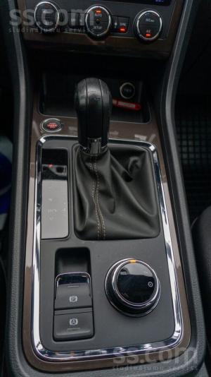 White SEAT Ateca 2019 in Riga, with an engine capacity of 1.50 L and mileage of 180 thousand km for 14490 €, photo 18 on AUTOMOTO.COM.LV