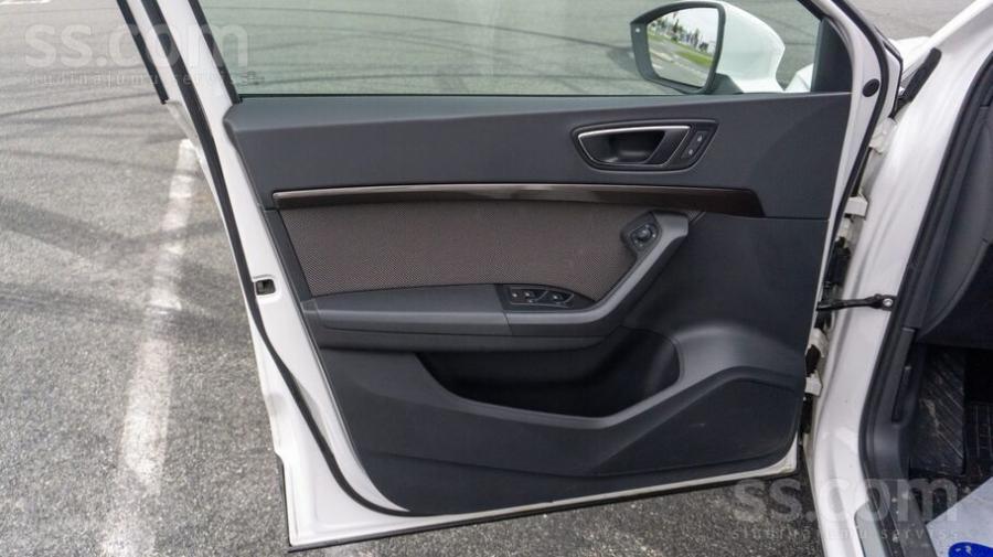 White SEAT Ateca 2019 in Riga, with an engine capacity of 1.50 L and mileage of 180 thousand km for 14490 €, photo 26 on AUTOMOTO.COM.LV