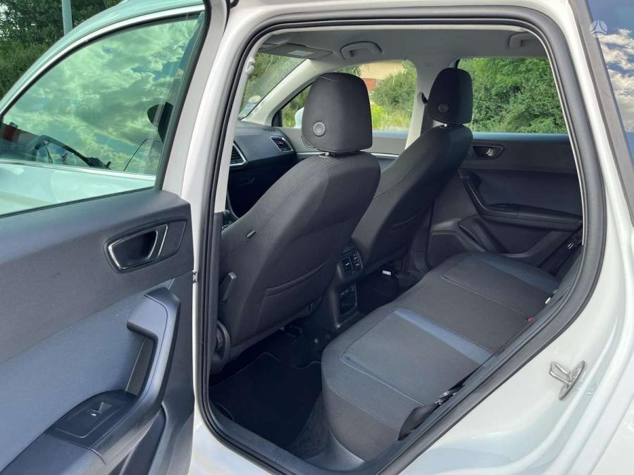 White SEAT Ateca 2020 in Taurage, with an engine capacity of 1.97 L and mileage of 296 thousand km for 10900 €, photo 8 on AUTOMOTO.COM.LV