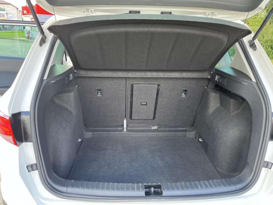 White SEAT Ateca 2020 in Taurage, with an engine capacity of 1.97 L and mileage of 296 thousand km for 10900 €, photo 11 on AUTOMOTO.COM.LV