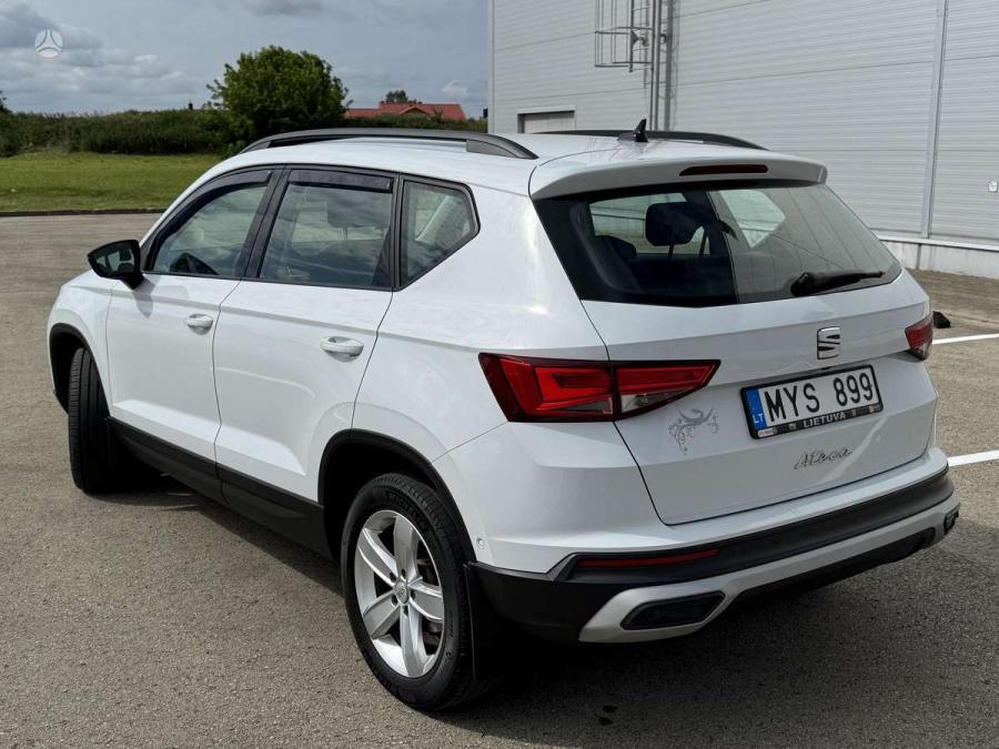 White SEAT Ateca 2022 in Siauliai, with an engine capacity of 1.50 L and mileage of 125 thousand km for 19999 €, photo 3 on AUTOMOTO.COM.LV