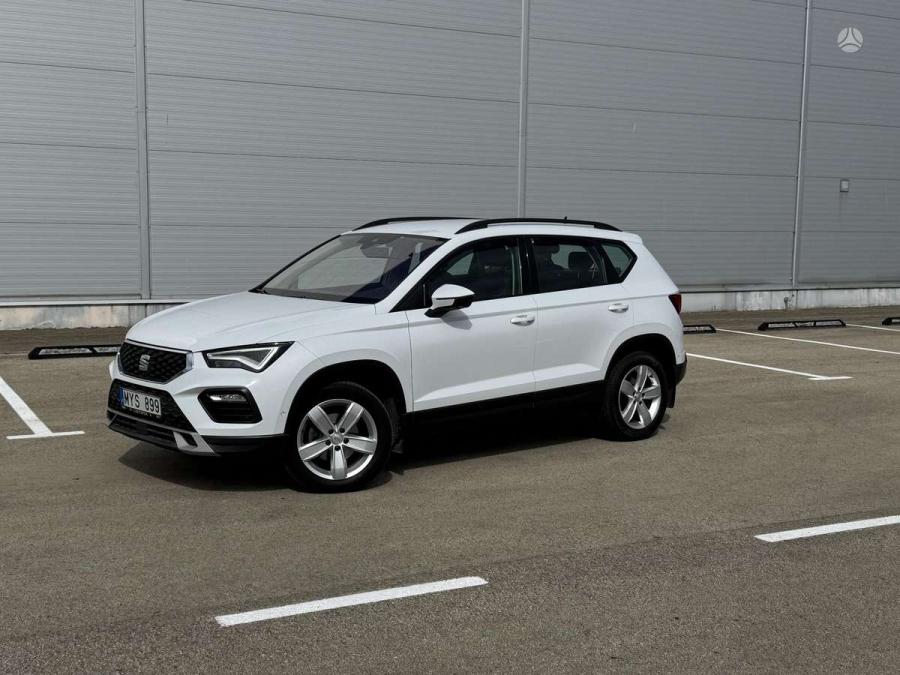 White SEAT Ateca 2022 in Siauliai, with an engine capacity of 1.50 L and mileage of 125 thousand km for 19999 €, photo 4 on AUTOMOTO.COM.LV