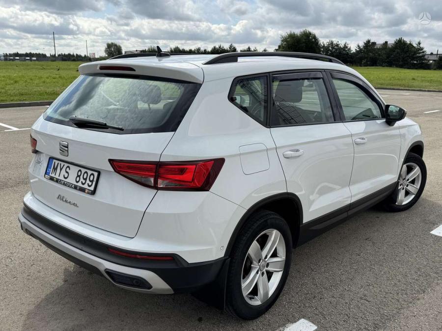 White SEAT Ateca 2022 in Siauliai, with an engine capacity of 1.50 L and mileage of 125 thousand km for 19999 €, photo 5 on AUTOMOTO.COM.LV