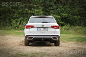 White SEAT Ateca 2022 in Cesis, with an engine capacity of 2.00 L and mileage of 77 thousand km for 21500 €, photo 5 on AUTOMOTO.COM.LV