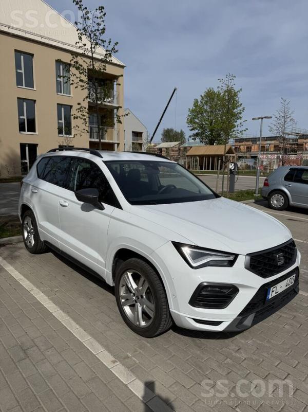 White SEAT Ateca 2023 in Riga, with an engine capacity of 1.50 L and mileage of 66 thousand km for 21980 €, photo 6 on AUTOMOTO.COM.LV