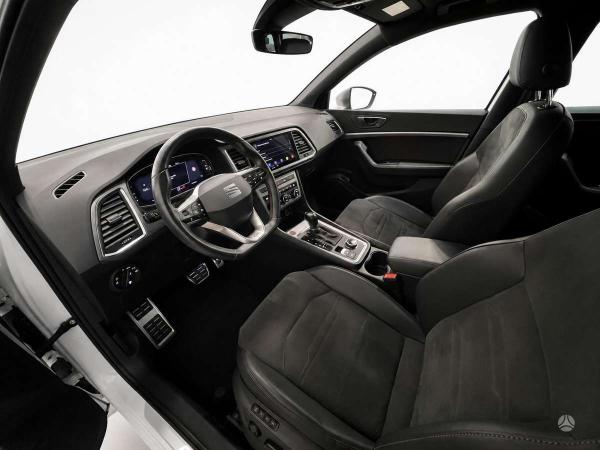 White SEAT Ateca 2023 in Kaunas, with an engine capacity of 1.97 L and mileage of 149 thousand km for 21400 €, photo 7 on AUTOMOTO.COM.LV