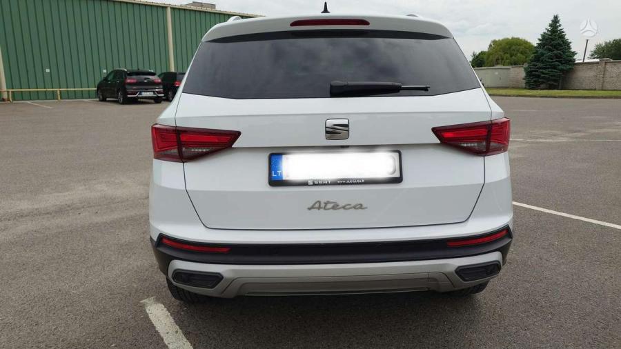 White SEAT Ateca 2023 in Kaunas, with an engine capacity of 1.50 L and mileage of 96 thousand km for 20600 €, photo 5 on AUTOMOTO.COM.LV