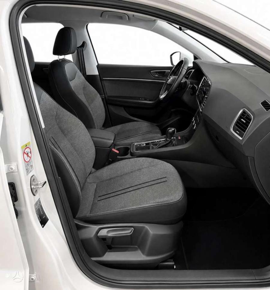 White SEAT Ateca 2023 in Kaunas, with an engine capacity of 1.97 L and mileage of 126 thousand km for 20500 €, photo 7 on AUTOMOTO.COM.LV