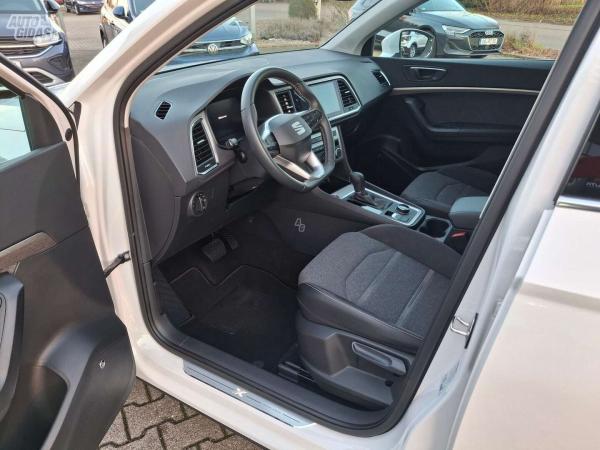 White SEAT Ateca 2024 in Kaunas, with an engine capacity of 1.50 L and mileage of 37 thousand km for 29600 €, photo 10 on AUTOMOTO.COM.LV
