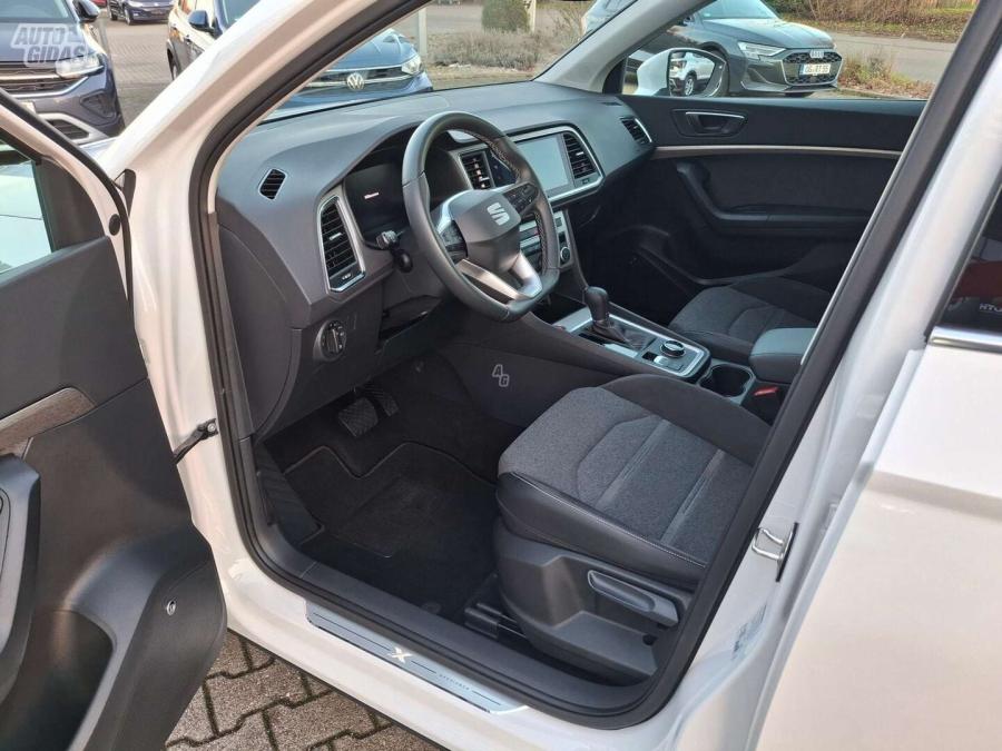 White SEAT Ateca 2024 in Kaunas, with an engine capacity of 1.50 L and mileage of 37 thousand km for 29600 €, photo 10 on AUTOMOTO.COM.LV