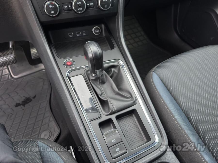 White SEAT Ateca 2019 in Tallinn, with an engine capacity of 1.60 L and mileage of 246 thousand km for 12490 €, photo 11 on AUTOMOTO.COM.LV